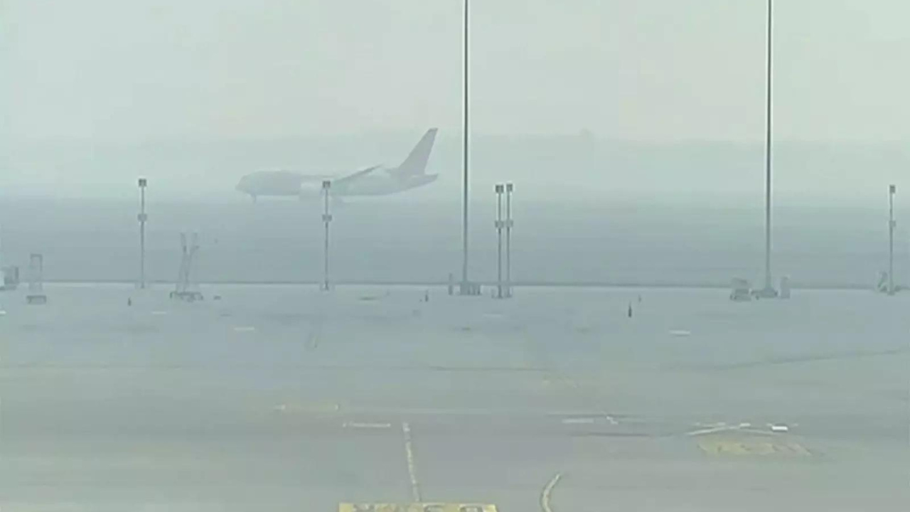 Brace for fog chaos at airports on Sunday: IndiGo cancels flights; Air ...