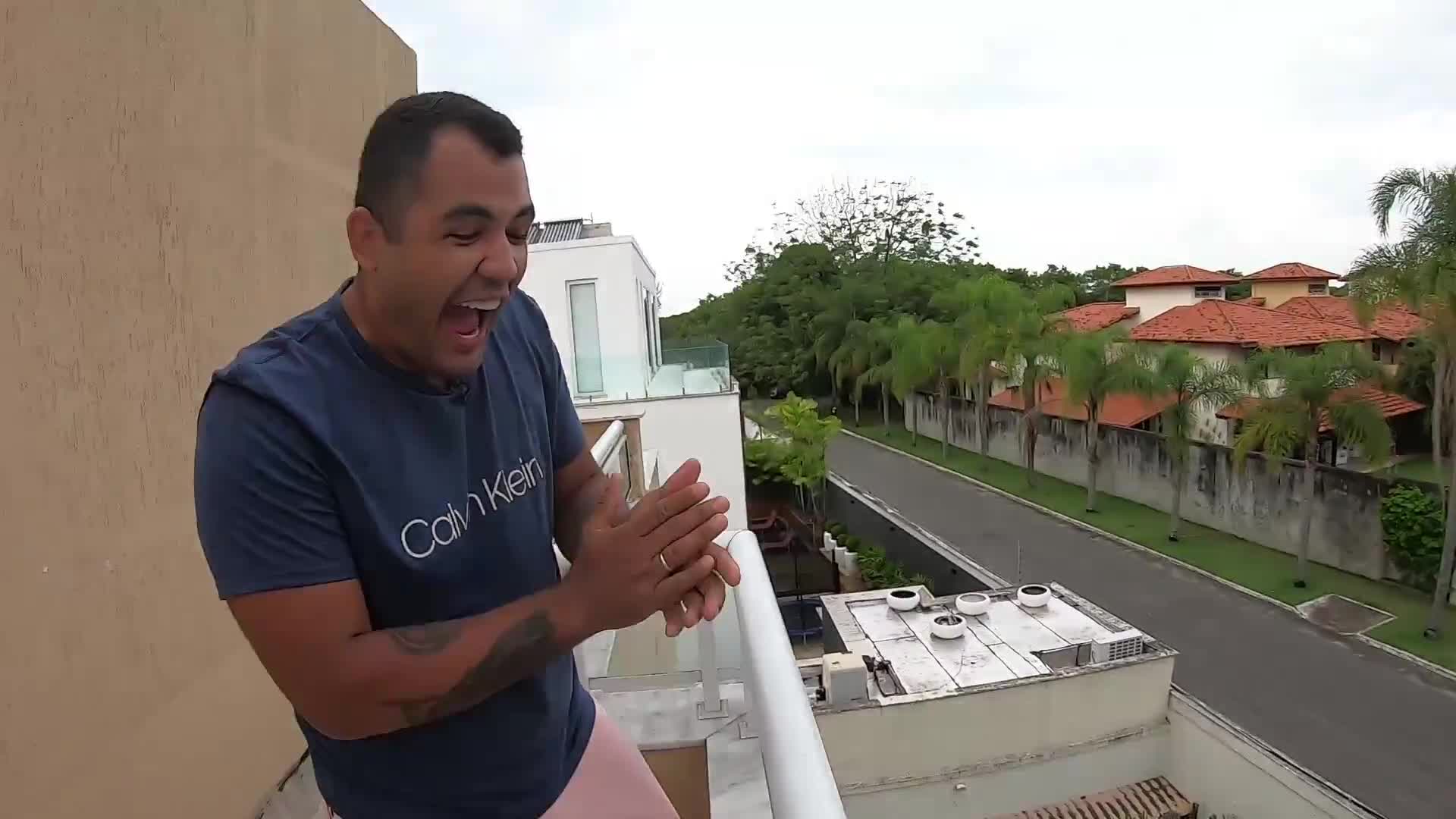 Computador vs trampolim - jogamos do terceiro andar