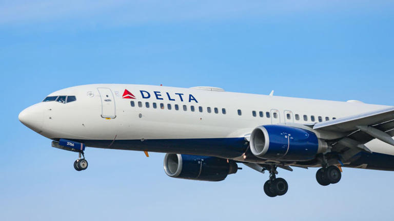 Delta flight departing from Orlando makes emergency landing in Tampa ...