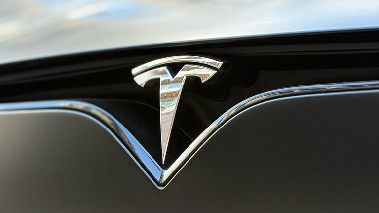 California demands Tesla stop calling its cars 'self-driving'
