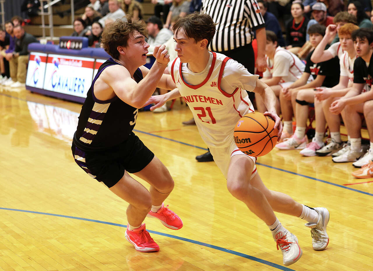 Calhoun's 36-point quarter ties 32-year-old record at Carlinville tourney
