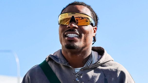 Derwin James' sunglasses lead NFL Week 17's best arrivals