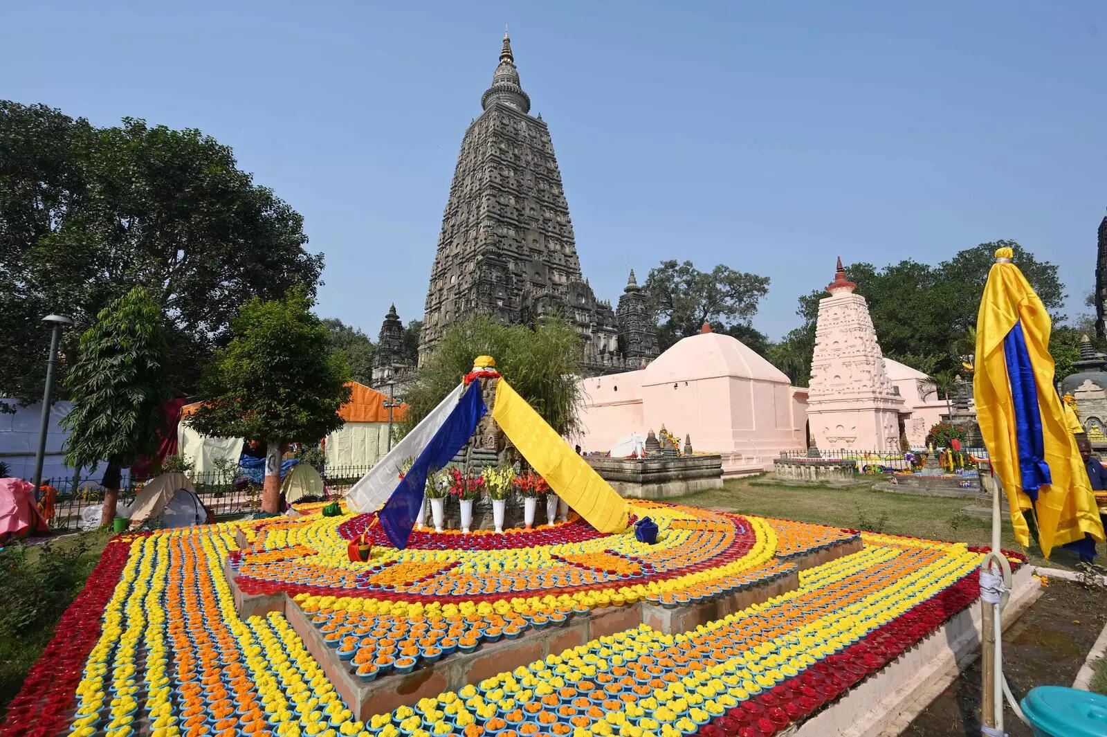 Govt OKs foreign currency use at Mahabodhi temple