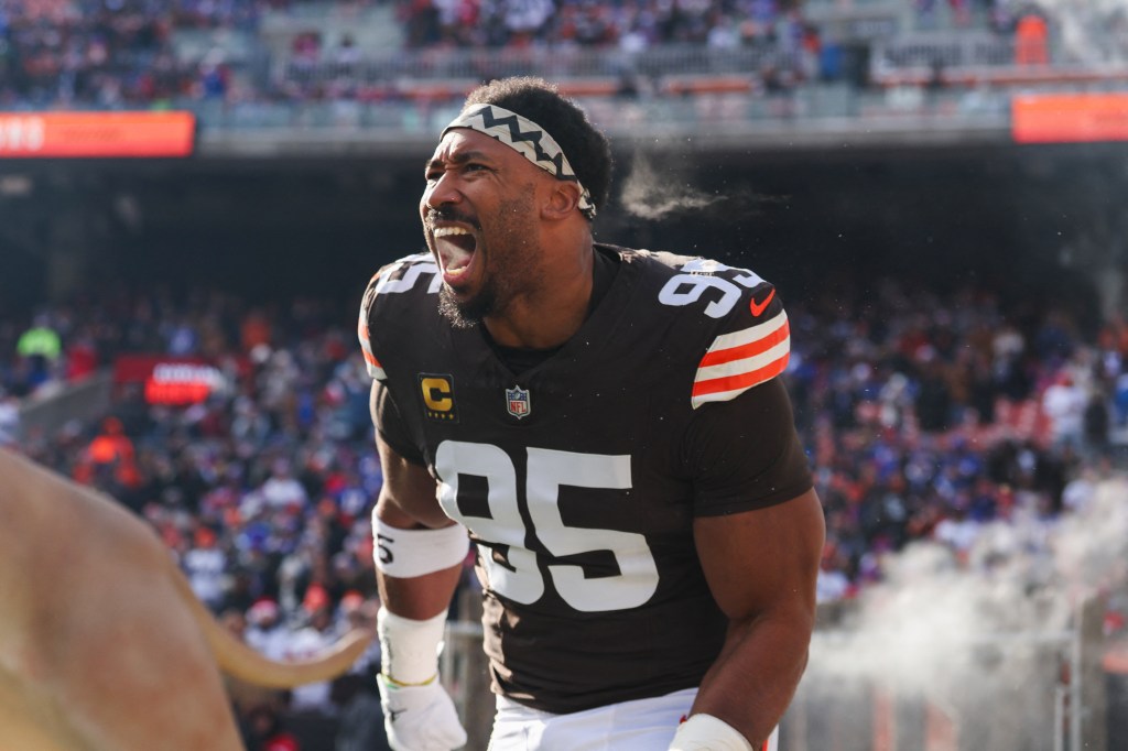 Myles Garrett wants to make poster of Aaron Rodgers while breaking NFL ...