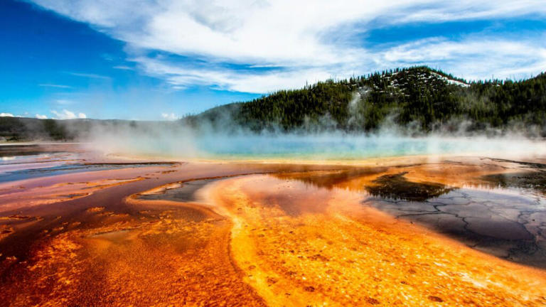 Maps show which parts of the US face the greatest risk if Yellowstone ...