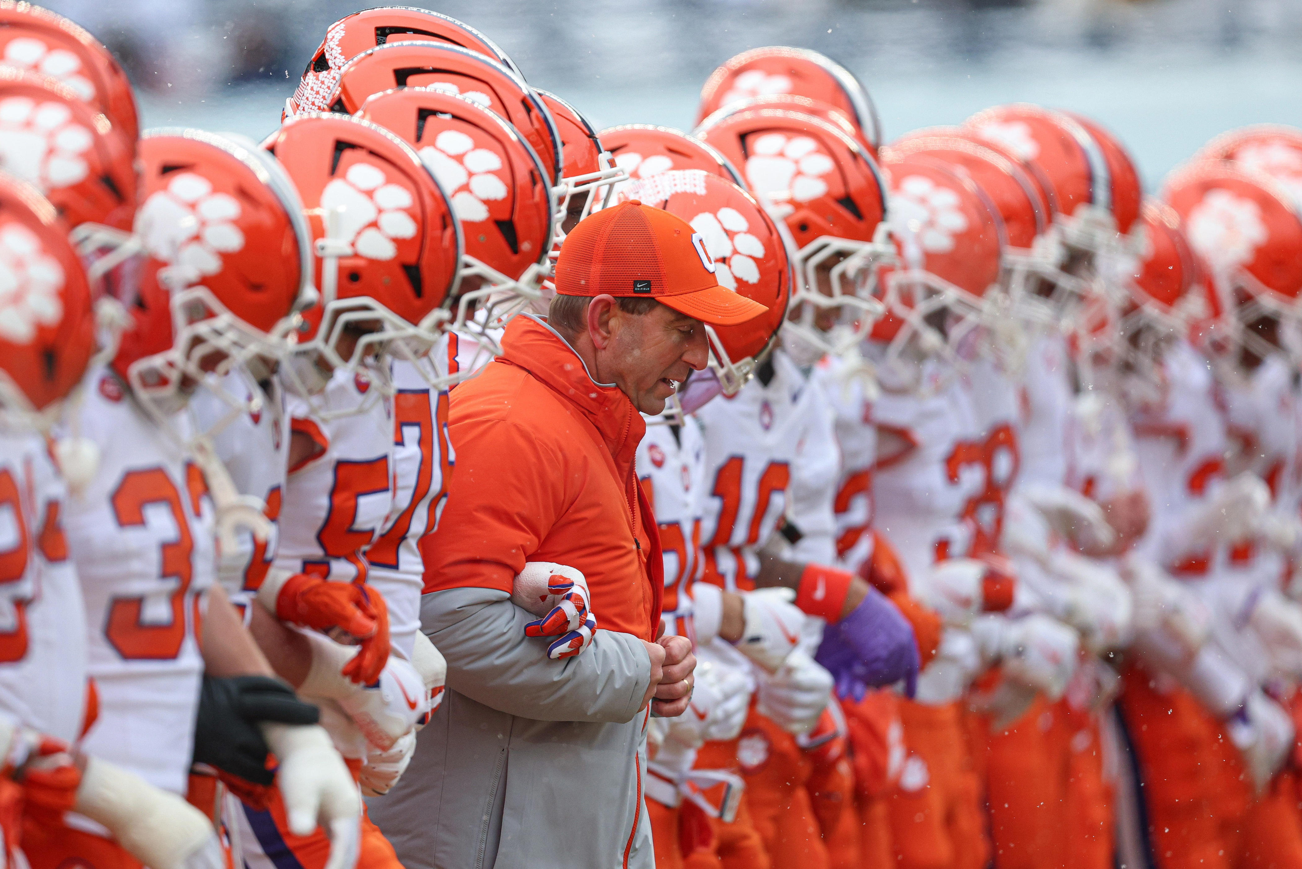 Clemson loses defensive end Markus Dixon to the transfer portal