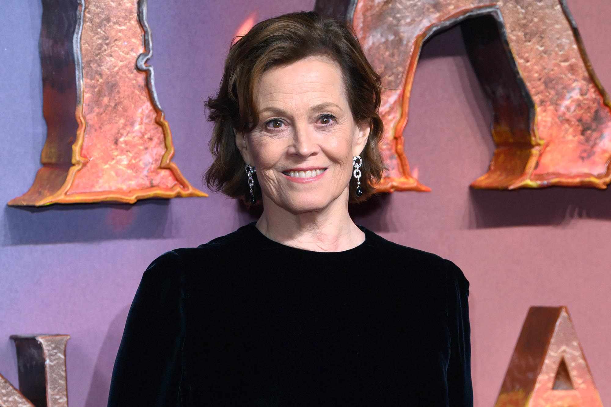 Sigourney Weaver's daughter told her to play a 'really awful woman' in ...