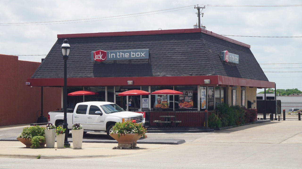 Jack in the Box is shrinking fast: 70+ closures and counting