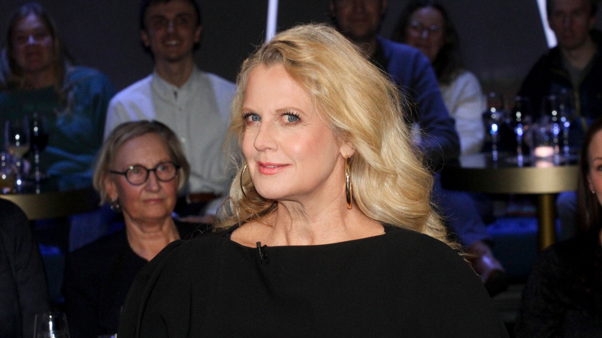 Barbara Schöneberger stiehlt beim ARD-Jahresrückblick allen die Show ...