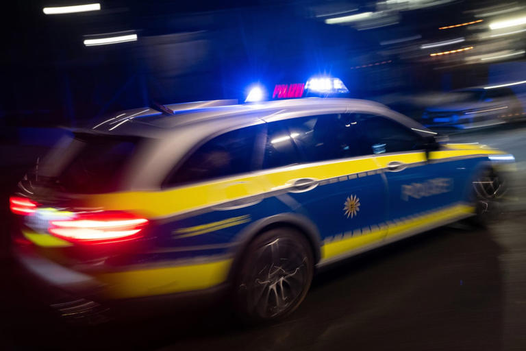 Mit 240 km/h über die A5: Mann rast der Polizei davon und baut Unfall!