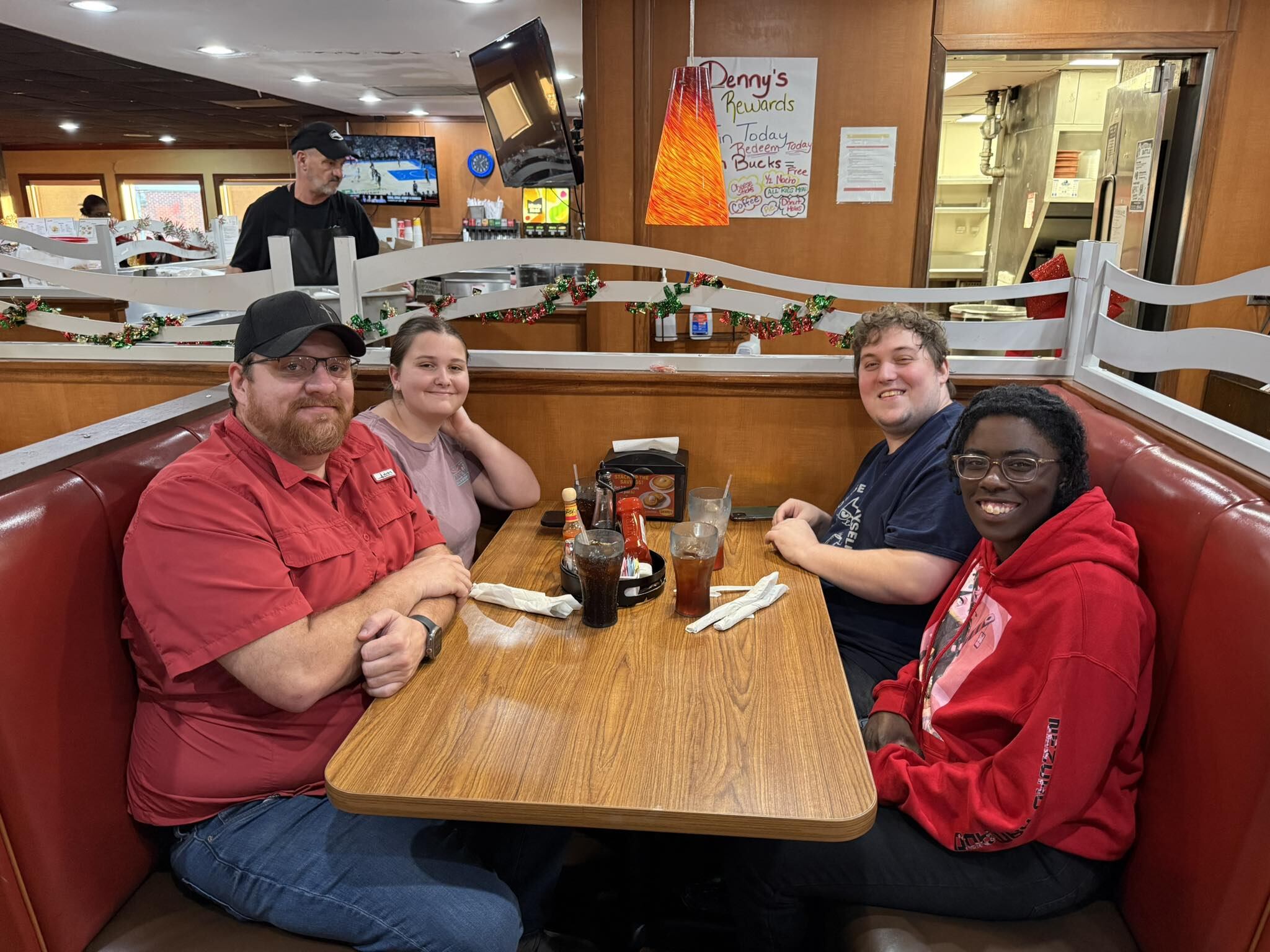 From one post to a full table: Valdosta comes together for Christmas