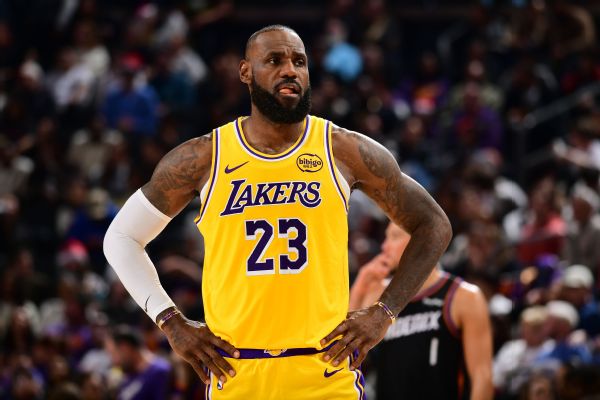 Slumping Lakers look for 'recalibration' after team meeting