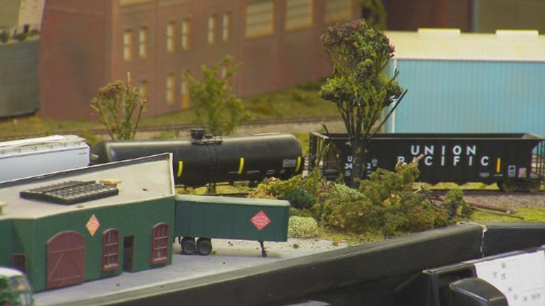 Paper Valley Model Railroad Club hosts winter open house, showcases ...