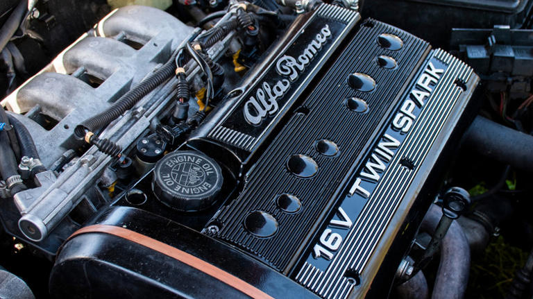 Why some 4-cylinder engines use 8 spark plugs