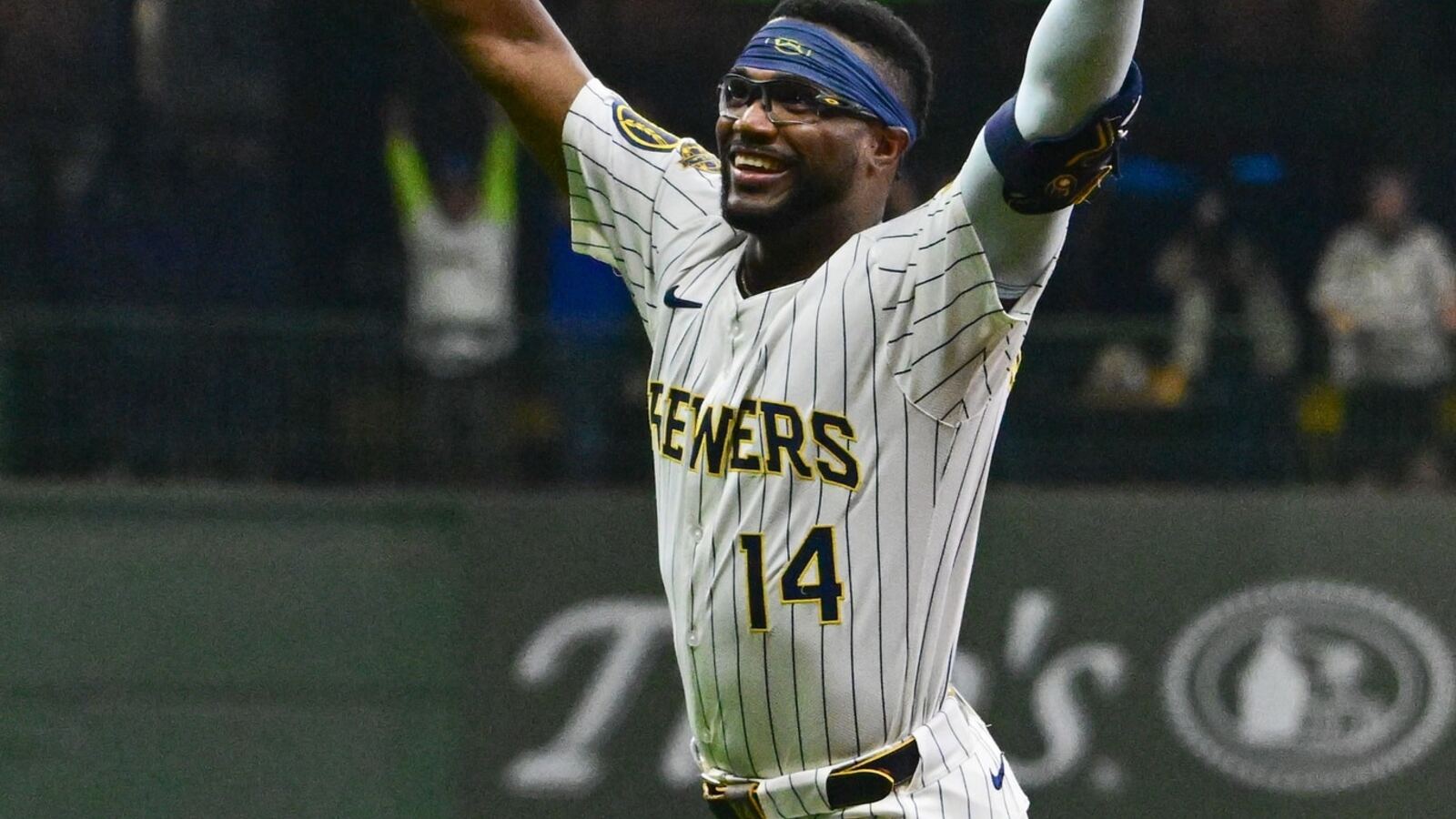 Milwaukee Brewers: Andruw Monasterio tearing up Venezuela winter ball ...