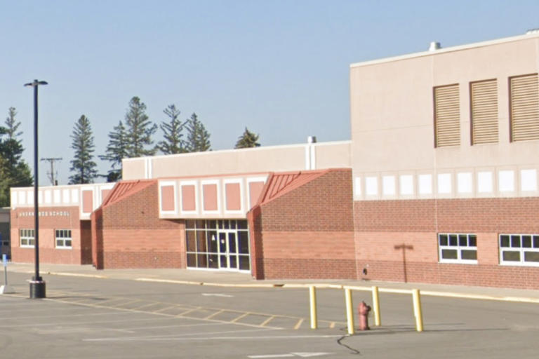 159-Kilo-Lehrer erlaubt sich Fehltritt: Schüler muss mit ...