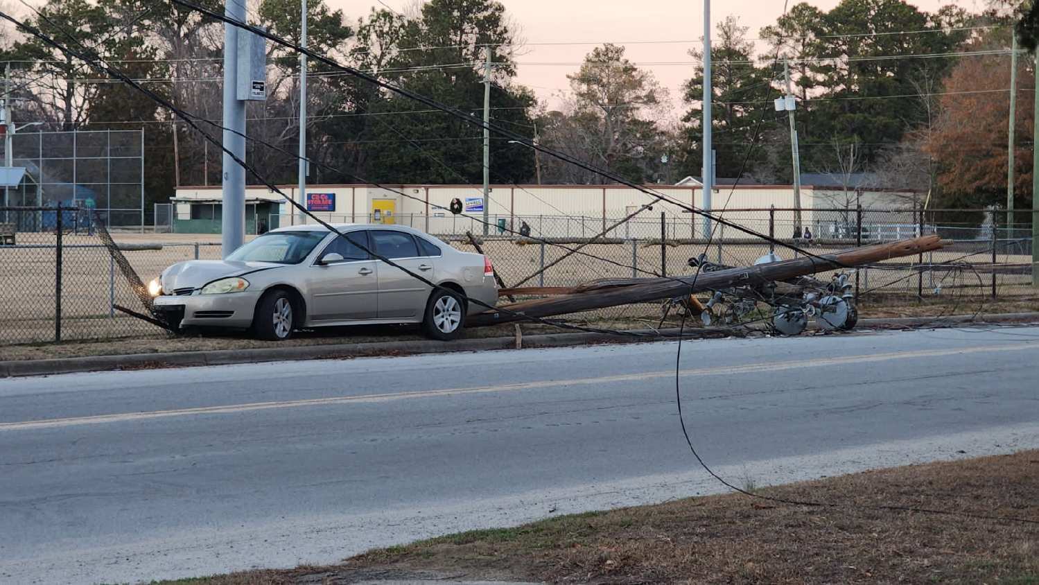 Car hits light pole in Washington causing limited power outage