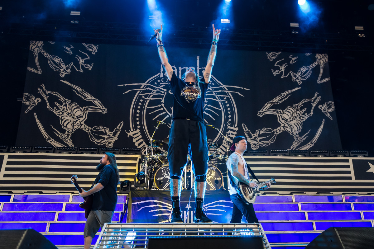 '90s heavy metal icon marks seven years sober: 'Recovery is possible'