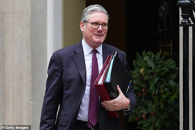 The cracks are showing in this Mar-a-Lago miracle stock market, says ...