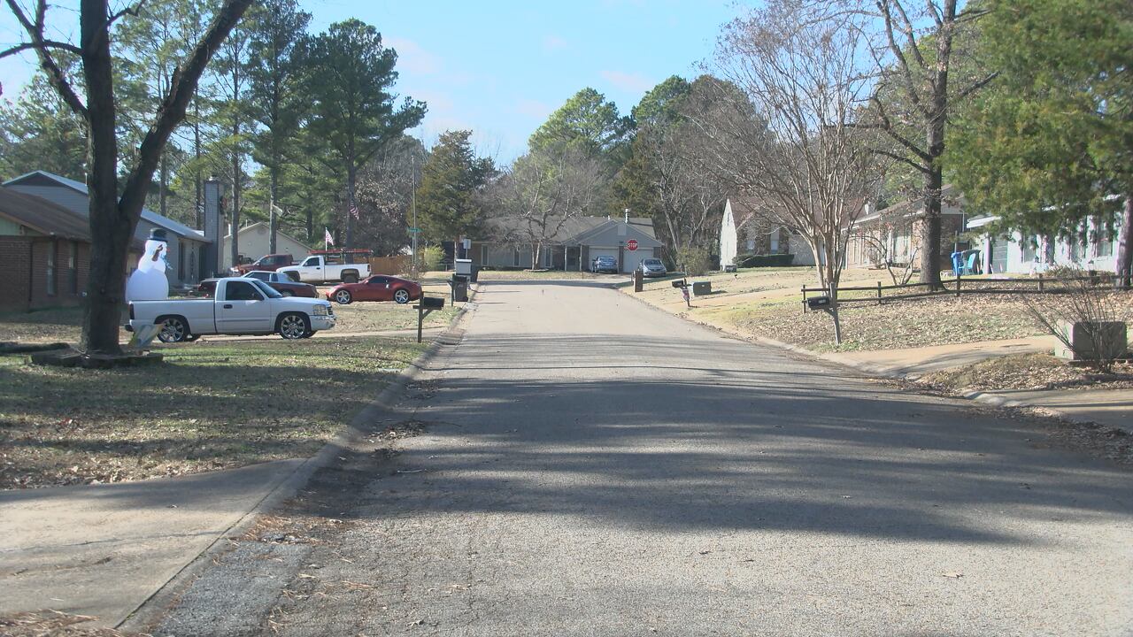 Police investigate 12 car break-ins in Jonesboro on Christmas morning