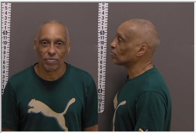 Man charged in Fargo smoke shop robbery used replica BB gun