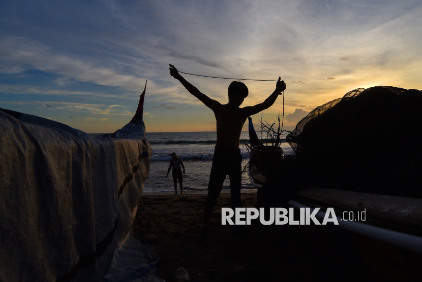 Menanti fajar baru kampung nelayan merah putih