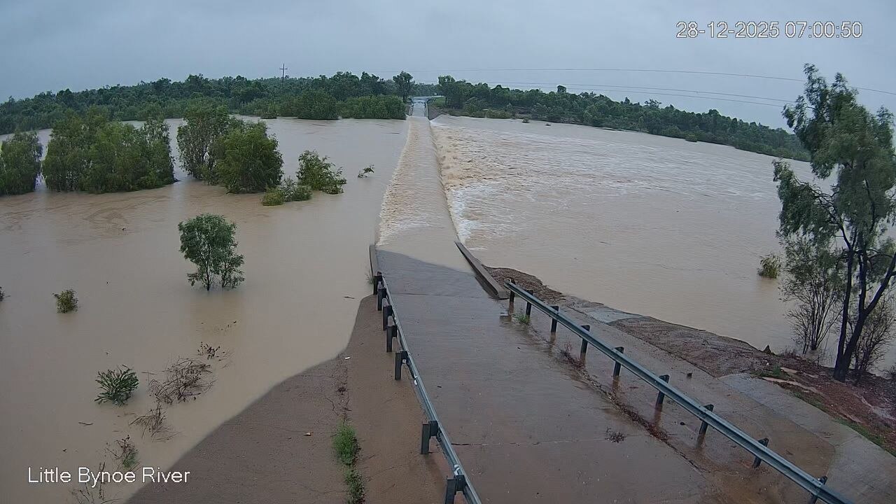 Northern Queensland on flood alert as heavy rain forecast
