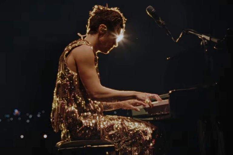 Harry Styles fans go wild as One Direction singer drops new video