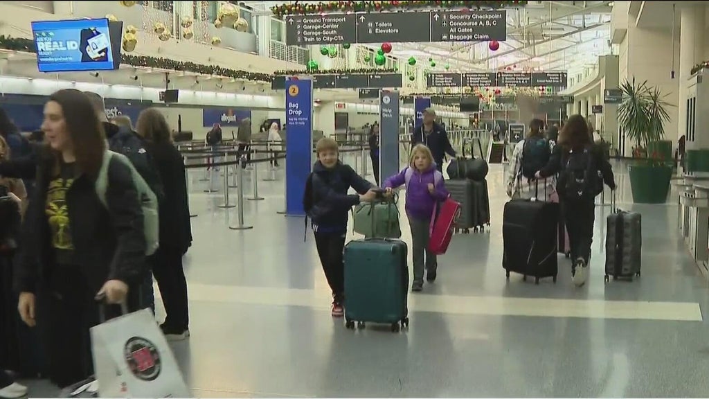 Thousands pass through Chicago's Midway Airport amid holiday travel rush