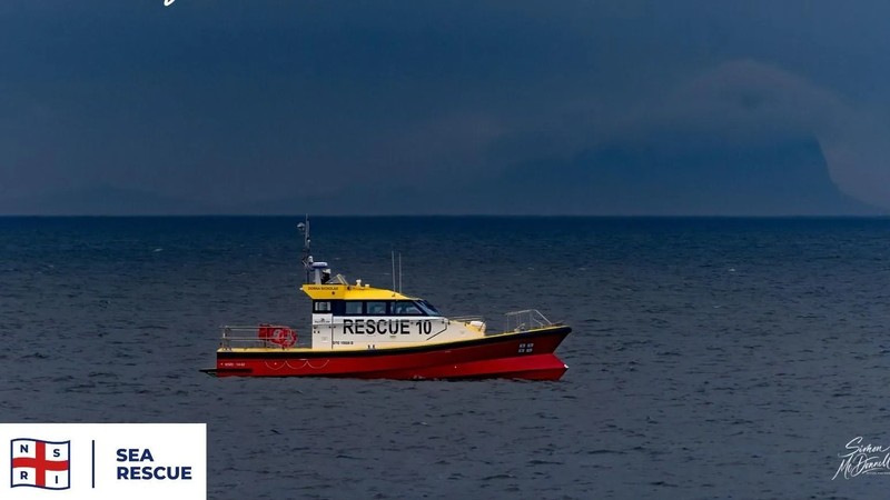 Bystanders save two young girls in dramatic Millers Point Beach water ...