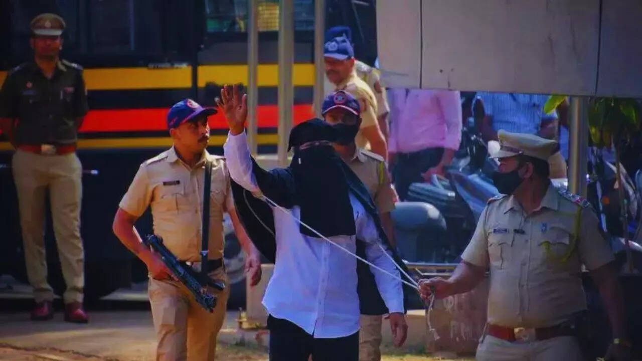 Hands tied, face covered: Gangster goes to file nomination for Pune ...