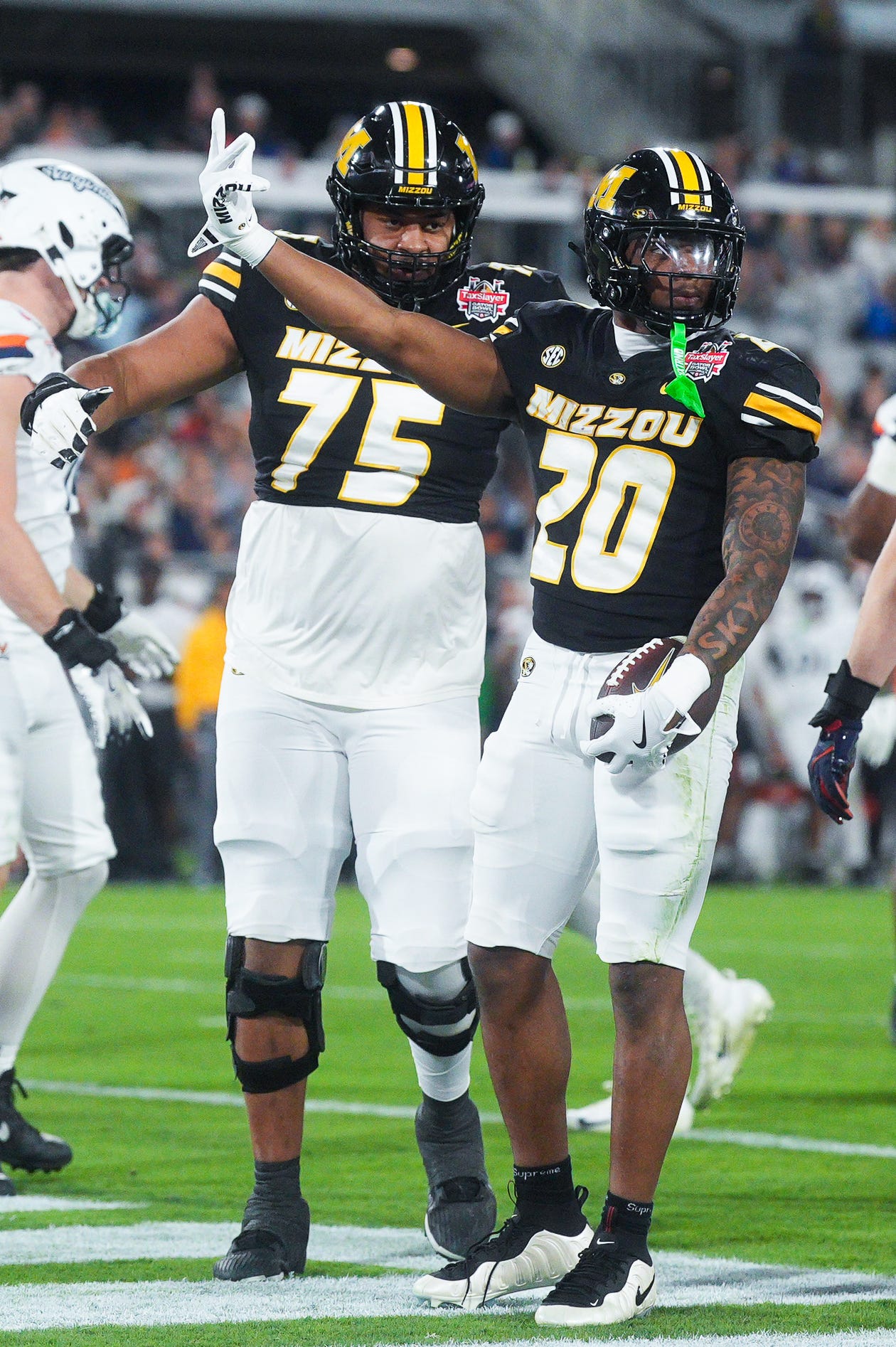 Colorado strengthens offensive line with SEC transfer tackle