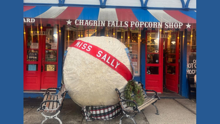 Chagrin Falls prepares for annual popcorn ball drop to ring in the new year