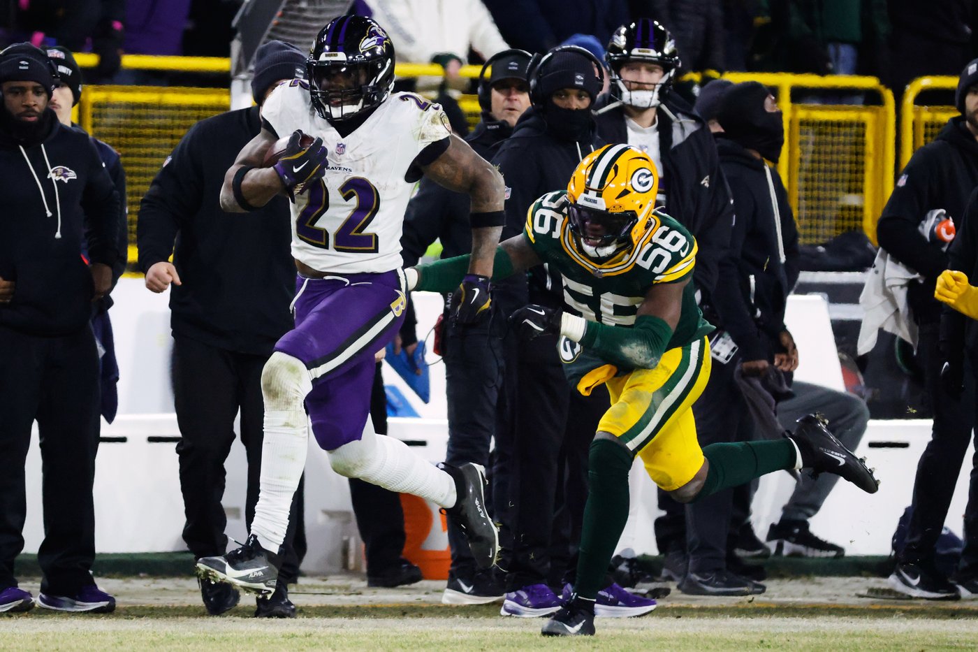 Derrick Henry's virtuoso performance helps Ravens stay alive with 41-24 ...
