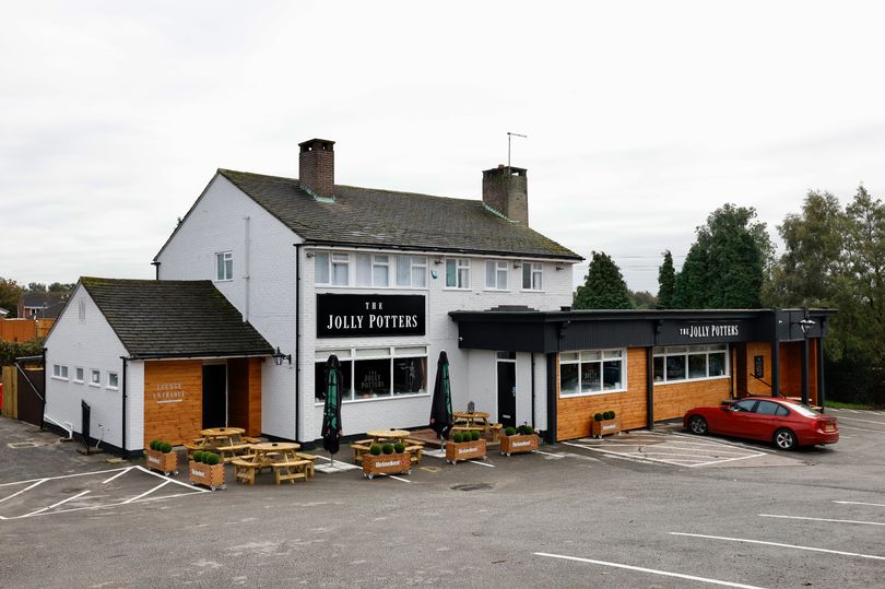 Drunk spoiling for a fight booted man in Jolly Potters pub brawl