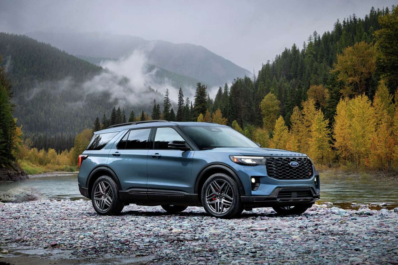 Putting Chevrolet Traverse and Ford Explorer to the test