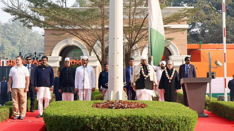 New Delhi: Congress marks 140th foundation day, Mallikarjun Kharge ...