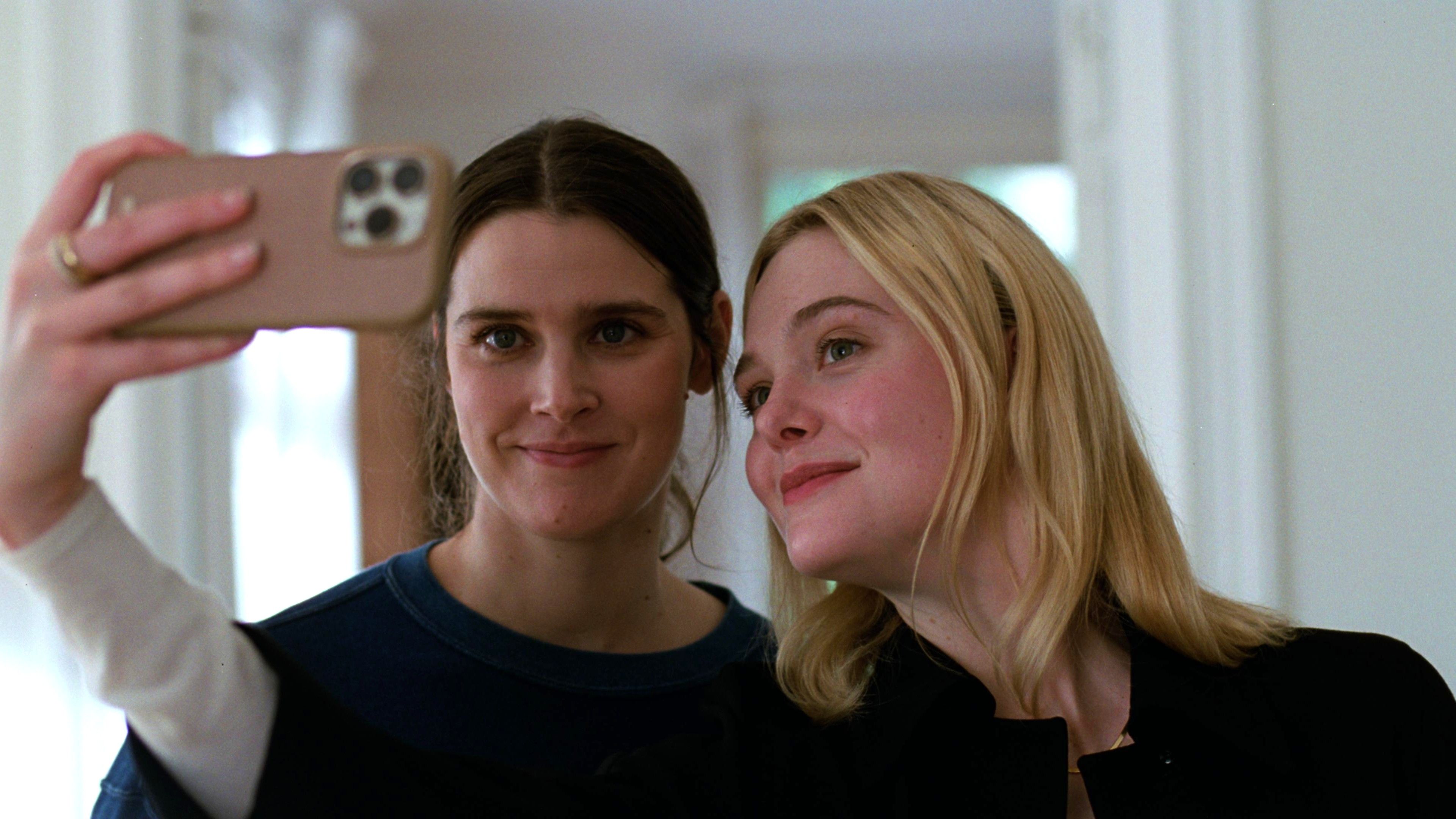 Elle Fanning's underrated performance in 96% RT drama Sentimental Value