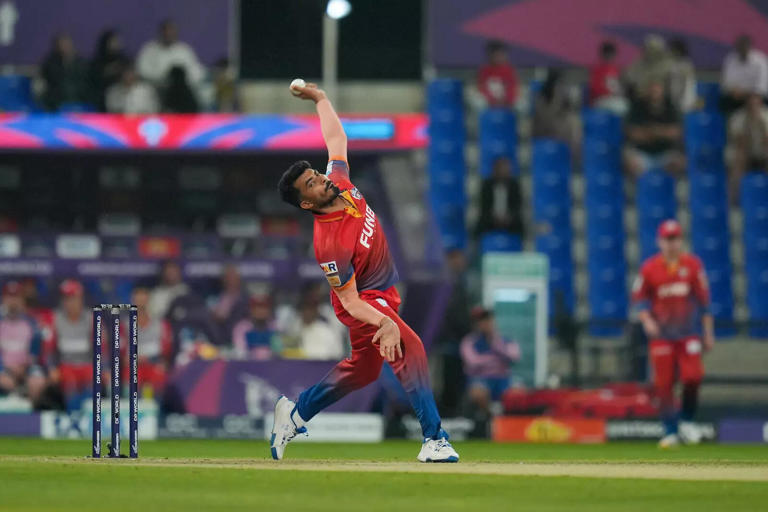 ILT20: MI Emirates book qualifier 1 spot after dominant eight-wicket ...