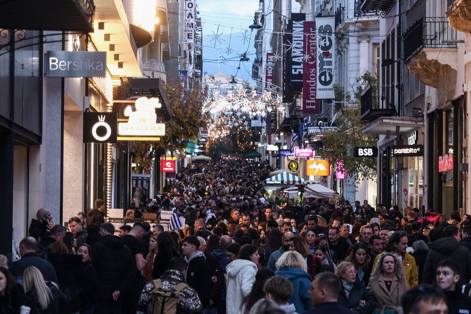 2 Ιανουαρίου: Τι ισχύει για καταστήματα, σούπερ μάρκετ και τράπεζες