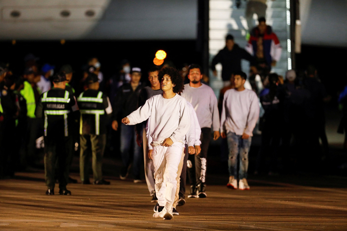 Nearly 200 Venezuelan migrants deported from US arrive in Caracas