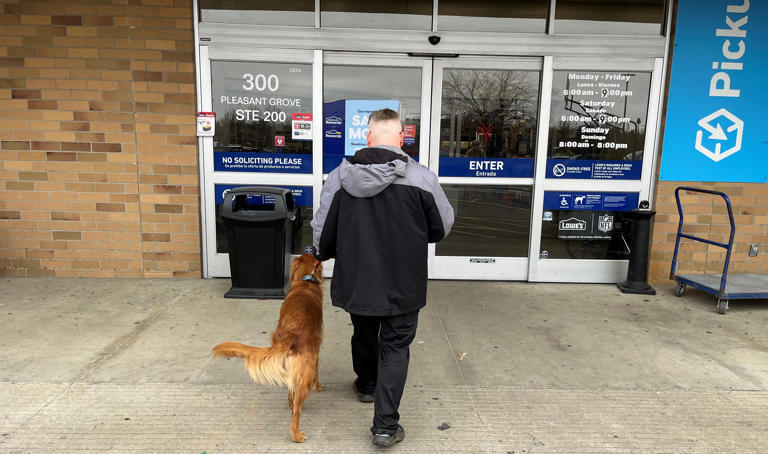 Are dogs allowed in Tennessee stores, grocers, restaurants? What laws say