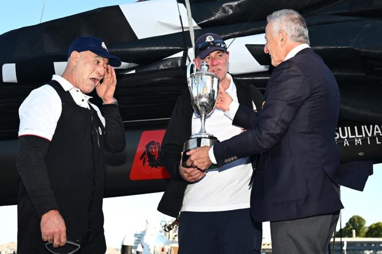 Voile. Matt Allen et James Mayo, sur Master Lock Commanche, remportent ...