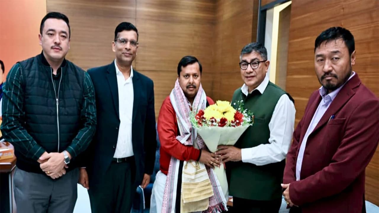 Sikkim BJP chief Dr Thapa calls on new working president Nitin Nabin