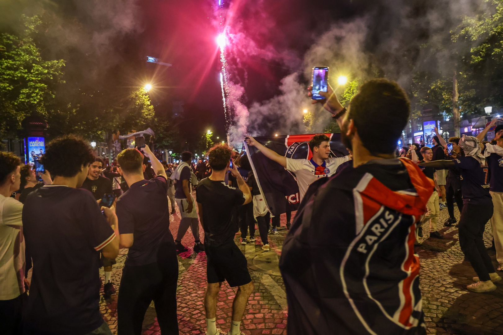 Cuarenta arrestados por los fuegos artificiales lanzados por ultras ...