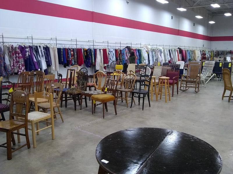7 sprawling secondhand stores in Ohio shoppers happily plan around