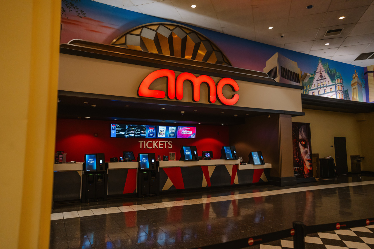 There’s no happy ending for movie theaters, no matter who wins Warner