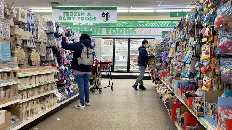 'Tasted like engine oil': Some Dollar Tree shoppers can't stand this ...