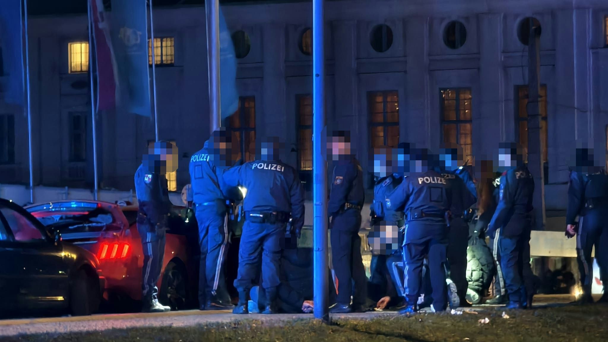 Messer-Drohung in Wiener Park! Waffe in Auto gefunden