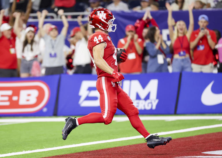 Houston collects 10th win in 38-35 Texas Bowl takedown of LSU